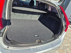 Pelēks Volvo V60 2016 Veru, ar dzinēja tilpumu 2.00 L un nobraukumu 304 tūkst. km par 7690 €, foto 9 vietnē AUTOMOTO.COM.LV