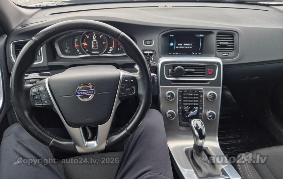 Pelēks Volvo V60 2016 Veru, ar dzinēja tilpumu 2.00 L un nobraukumu 304 tūkst. km par 7690 €, foto 10 vietnē AUTOMOTO.COM.LV