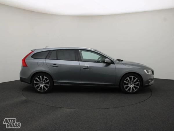 Grey Volvo V60 2016 in Vilnius, with an engine capacity of 2.40 L and mileage of 171 thousand km for 11799 €, photo 9 on AUTOMOTO.COM.LV