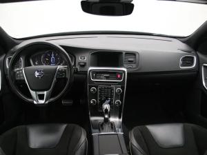 Grey Volvo V60 2016 in Vilnius, with an engine capacity of 2.00 L and mileage of 205 thousand km for 11699 €, photo 3 on AUTOMOTO.COM.LV