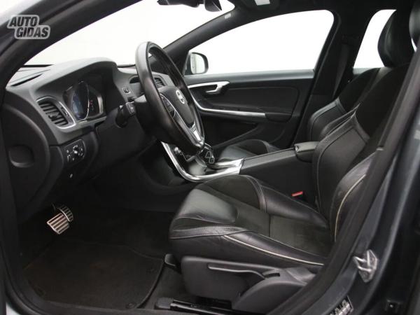 Grey Volvo V60 2016 in Vilnius, with an engine capacity of 2.00 L and mileage of 205 thousand km for 11699 €, photo 4 on AUTOMOTO.COM.LV