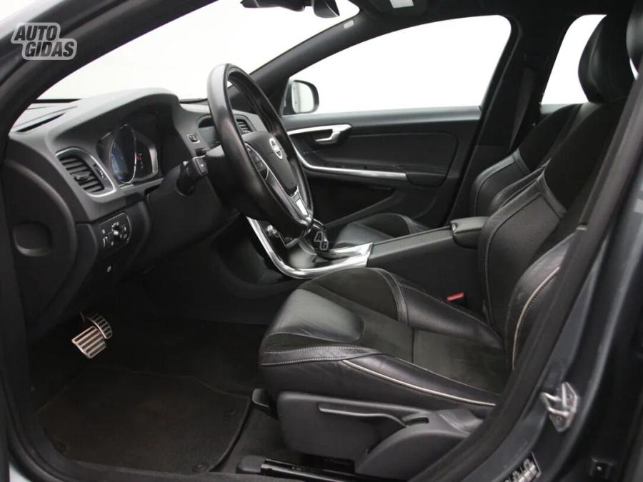 Grey Volvo V60 2016 in Vilnius, with an engine capacity of 2.00 L and mileage of 205 thousand km for 11699 €, photo 5 on AUTOMOTO.COM.LV