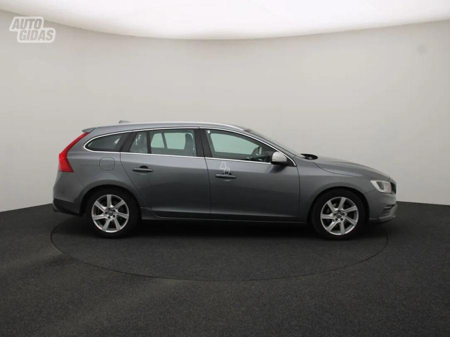 Grey Volvo V60 2016 in Vilnius, with an engine capacity of 2.00 L and mileage of 205 thousand km for 11699 €, photo 10 on AUTOMOTO.COM.LV