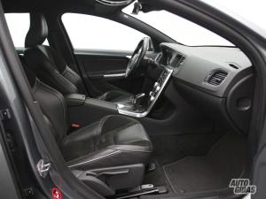 Grey Volvo V60 2016 in Vilnius, with an engine capacity of 2.00 L and mileage of 205 thousand km for 11699 €, photo 15 on AUTOMOTO.COM.LV
