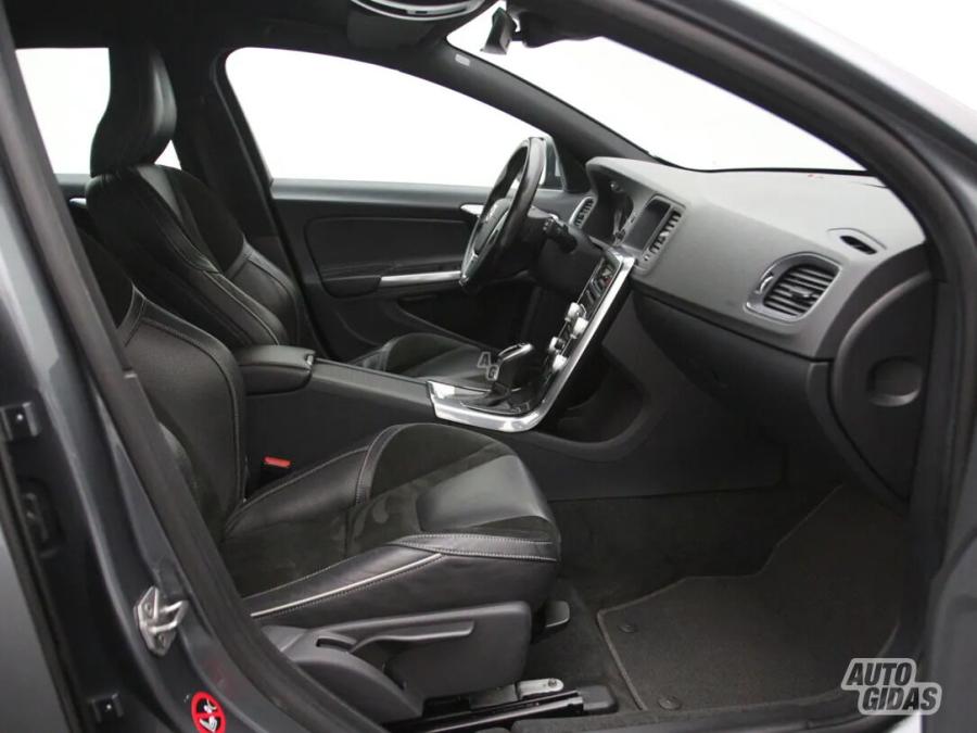 Grey Volvo V60 2016 in Vilnius, with an engine capacity of 2.00 L and mileage of 205 thousand km for 11699 €, photo 15 on AUTOMOTO.COM.LV
