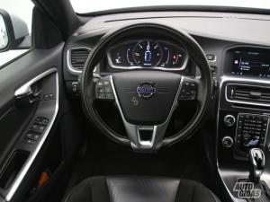 Grey Volvo V60 2016 in Vilnius, with an engine capacity of 2.00 L and mileage of 205 thousand km for 11699 €, photo 18 on AUTOMOTO.COM.LV