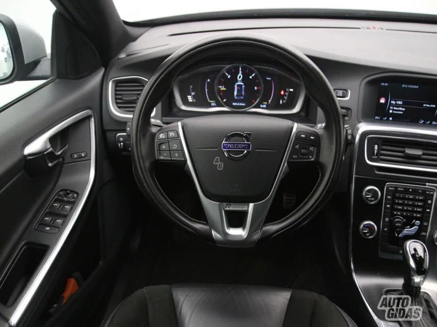 Grey Volvo V60 2016 in Vilnius, with an engine capacity of 2.00 L and mileage of 205 thousand km for 11699 €, photo 18 on AUTOMOTO.COM.LV