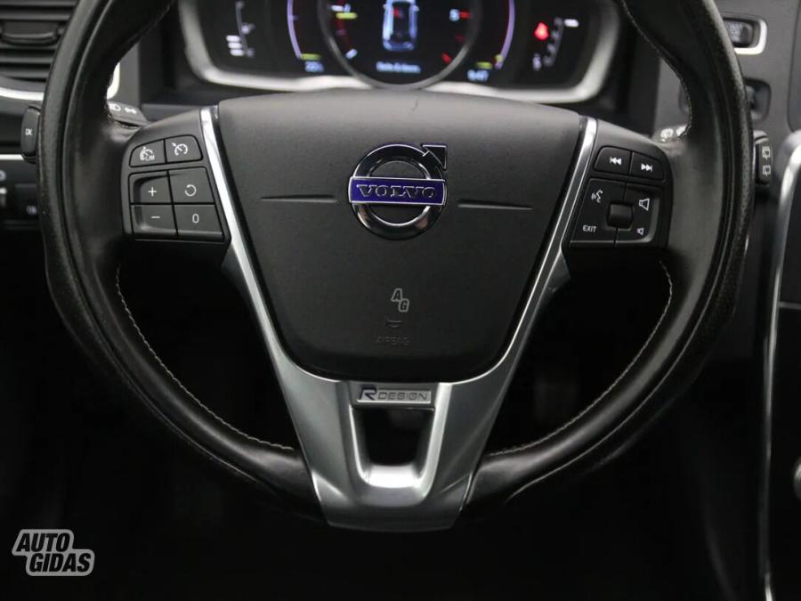 Grey Volvo V60 2016 in Vilnius, with an engine capacity of 2.00 L and mileage of 205 thousand km for 11699 €, photo 19 on AUTOMOTO.COM.LV