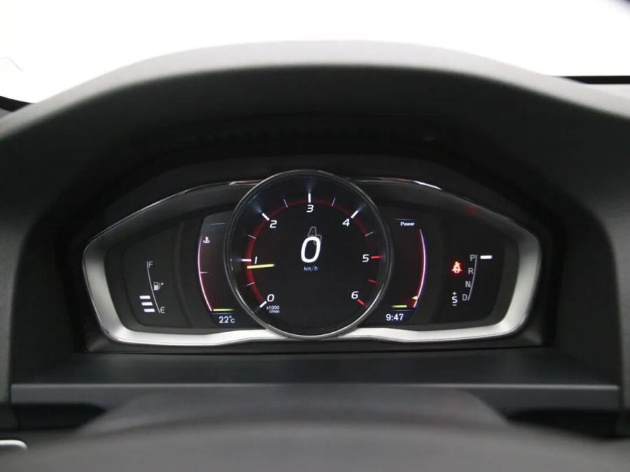 Grey Volvo V60 2016 in Vilnius, with an engine capacity of 2.00 L and mileage of 205 thousand km for 11699 €, photo 20 on AUTOMOTO.COM.LV