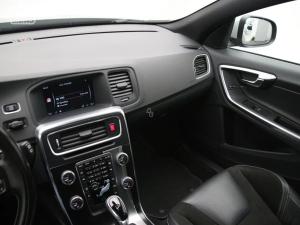 Grey Volvo V60 2016 in Vilnius, with an engine capacity of 2.00 L and mileage of 205 thousand km for 11699 €, photo 22 on AUTOMOTO.COM.LV