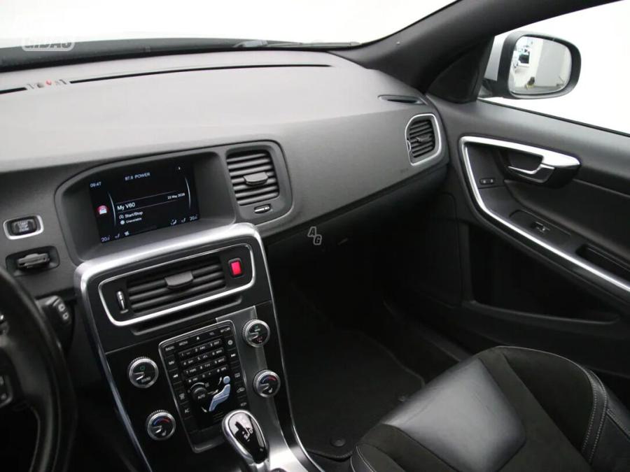 Grey Volvo V60 2016 in Vilnius, with an engine capacity of 2.00 L and mileage of 205 thousand km for 11699 €, photo 22 on AUTOMOTO.COM.LV