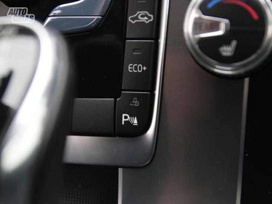 Grey Volvo V60 2016 in Vilnius, with an engine capacity of 2.00 L and mileage of 205 thousand km for 11699 €, photo 32 on AUTOMOTO.COM.LV