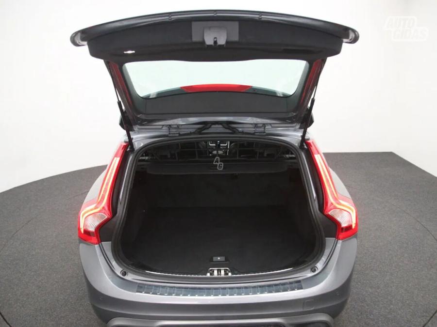 Grey Volvo V60 2016 in Vilnius, with an engine capacity of 2.00 L and mileage of 205 thousand km for 11699 €, photo 36 on AUTOMOTO.COM.LV