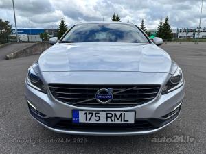 Grey Volvo V60 2016 in Paide, with an engine capacity of 2.00 L and mileage of 251 thousand km for 9190 €, photo 3 on AUTOMOTO.COM.LV