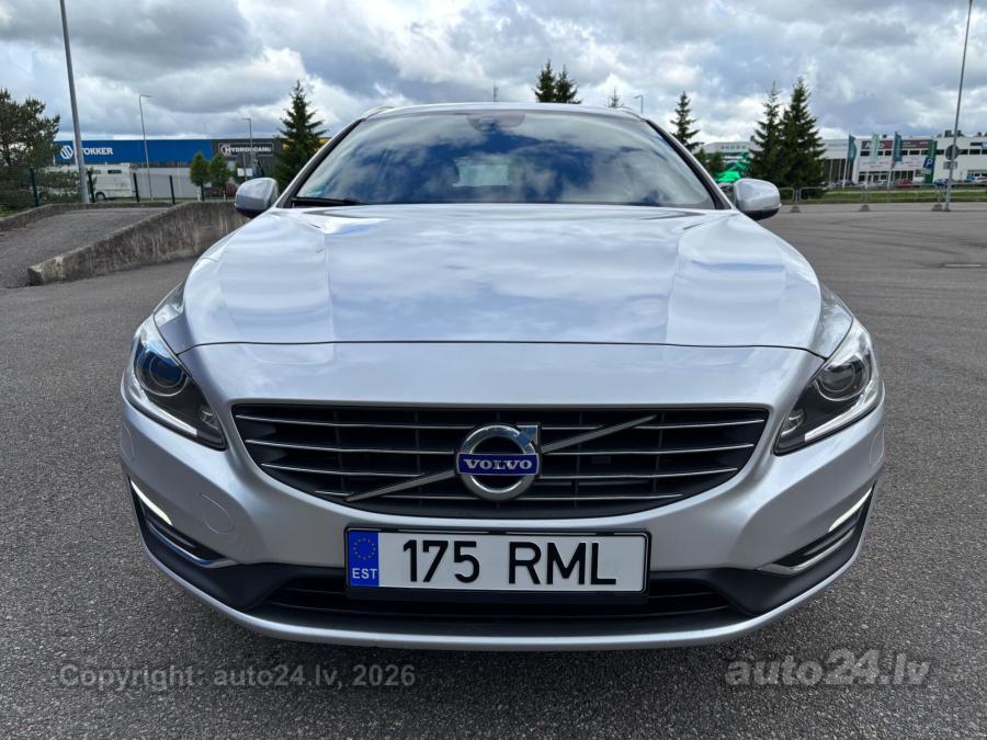 Grey Volvo V60 2016 in Paide, with an engine capacity of 2.00 L and mileage of 251 thousand km for 9190 €, photo 3 on AUTOMOTO.COM.LV