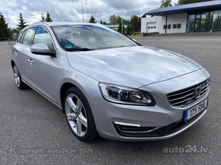 Grey Volvo V60 2016 in Paide, with an engine capacity of 2.00 L and mileage of 251 thousand km for 9190 €, photo 7 on AUTOMOTO.COM.LV