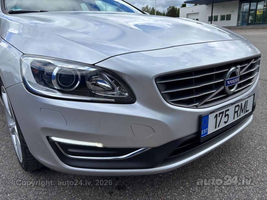 Grey Volvo V60 2016 in Paide, with an engine capacity of 2.00 L and mileage of 251 thousand km for 9190 €, photo 8 on AUTOMOTO.COM.LV