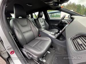 Grey Volvo V60 2016 in Paide, with an engine capacity of 2.00 L and mileage of 251 thousand km for 9190 €, photo 11 on AUTOMOTO.COM.LV