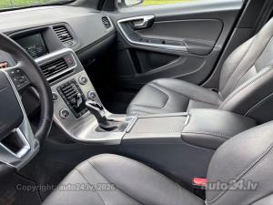 Grey Volvo V60 2016 in Paide, with an engine capacity of 2.00 L and mileage of 251 thousand km for 9190 €, photo 13 on AUTOMOTO.COM.LV
