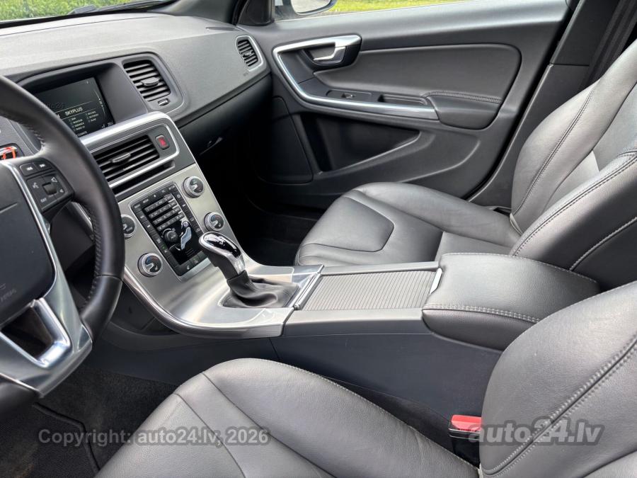 Grey Volvo V60 2016 in Paide, with an engine capacity of 2.00 L and mileage of 251 thousand km for 9190 €, photo 13 on AUTOMOTO.COM.LV