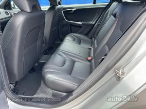 Grey Volvo V60 2016 in Paide, with an engine capacity of 2.00 L and mileage of 251 thousand km for 9190 €, photo 15 on AUTOMOTO.COM.LV
