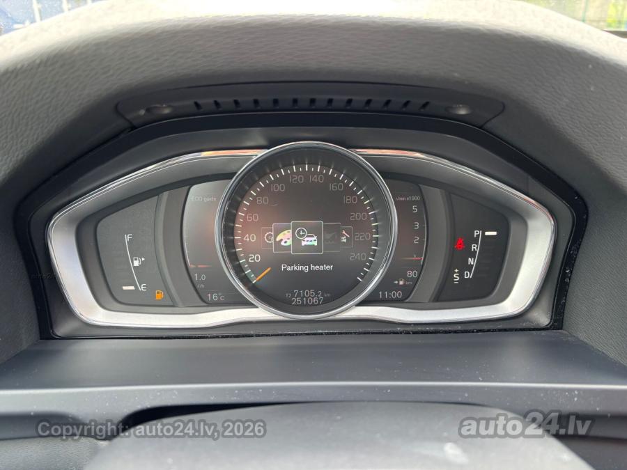 Grey Volvo V60 2016 in Paide, with an engine capacity of 2.00 L and mileage of 251 thousand km for 9190 €, photo 16 on AUTOMOTO.COM.LV