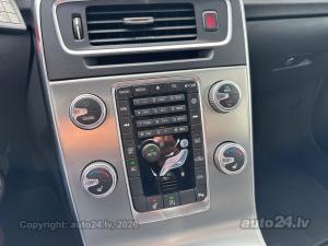 Grey Volvo V60 2016 in Paide, with an engine capacity of 2.00 L and mileage of 251 thousand km for 9190 €, photo 18 on AUTOMOTO.COM.LV