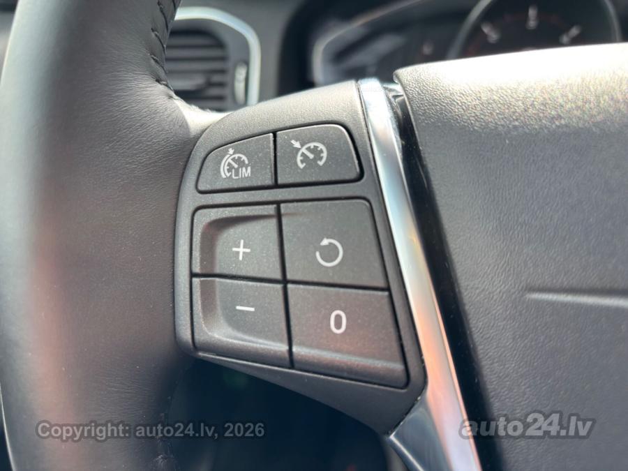 Grey Volvo V60 2016 in Paide, with an engine capacity of 2.00 L and mileage of 251 thousand km for 9190 €, photo 20 on AUTOMOTO.COM.LV