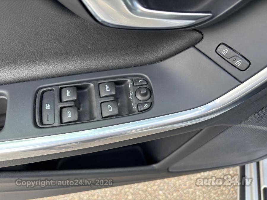 Grey Volvo V60 2016 in Paide, with an engine capacity of 2.00 L and mileage of 251 thousand km for 9190 €, photo 23 on AUTOMOTO.COM.LV