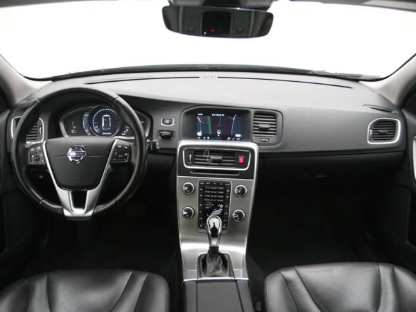 Pelēks Volvo V60 2016 Viļņa, ar dzinēja tilpumu 2.00 L un nobraukumu 192 tūkst. km par 11499 €, foto 2 vietnē AUTOMOTO.COM.LV