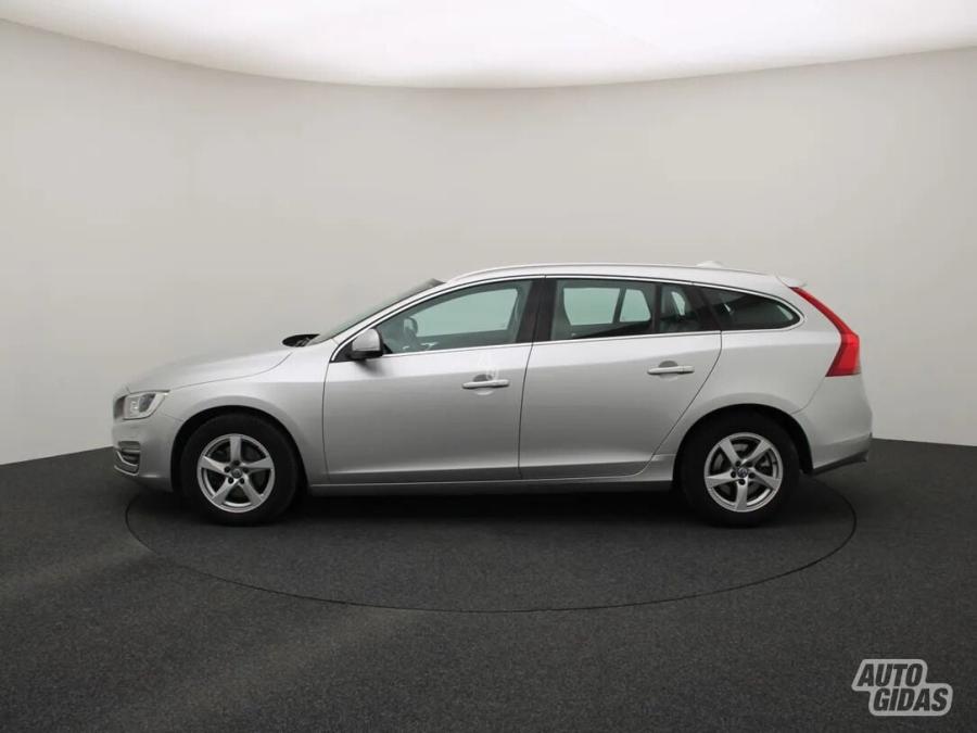 Grey Volvo V60 2016 in Vilnius, with an engine capacity of 2.00 L and mileage of 192 thousand km for 11499 €, photo 7 on AUTOMOTO.COM.LV