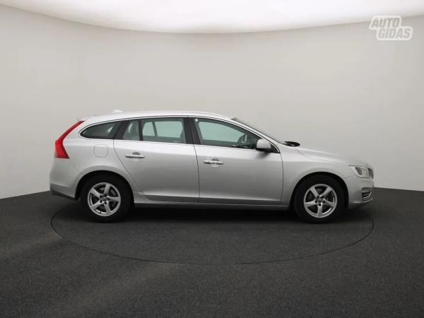 Pelēks Volvo V60 2016 Viļņa, ar dzinēja tilpumu 2.00 L un nobraukumu 192 tūkst. km par 11499 €, foto 9 vietnē AUTOMOTO.COM.LV