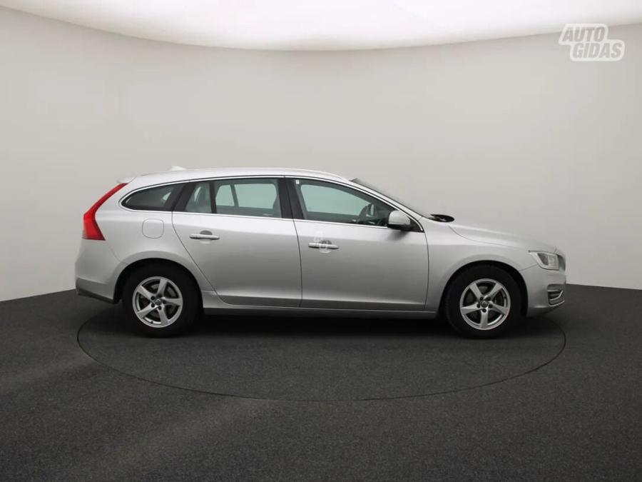 Grey Volvo V60 2016 in Vilnius, with an engine capacity of 2.00 L and mileage of 192 thousand km for 11499 €, photo 10 on AUTOMOTO.COM.LV