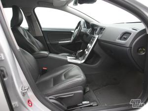 Grey Volvo V60 2016 in Vilnius, with an engine capacity of 2.00 L and mileage of 192 thousand km for 11499 €, photo 15 on AUTOMOTO.COM.LV