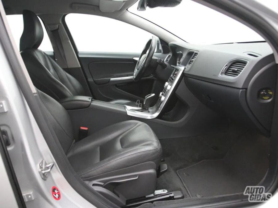 Grey Volvo V60 2016 in Vilnius, with an engine capacity of 2.00 L and mileage of 192 thousand km for 11499 €, photo 15 on AUTOMOTO.COM.LV