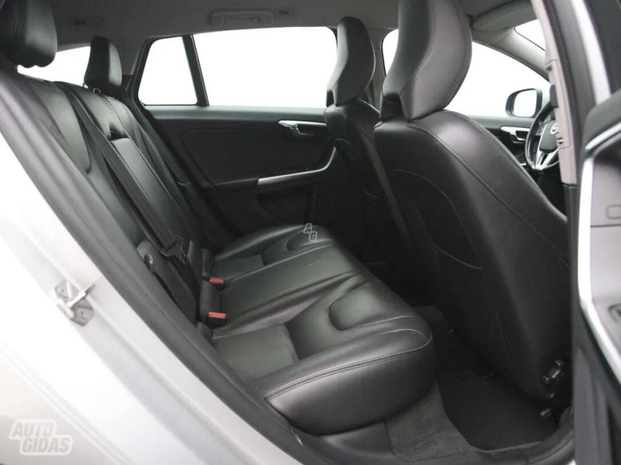 Grey Volvo V60 2016 in Vilnius, with an engine capacity of 2.00 L and mileage of 192 thousand km for 11499 €, photo 16 on AUTOMOTO.COM.LV