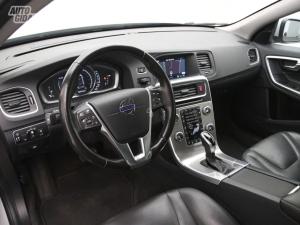 Grey Volvo V60 2016 in Vilnius, with an engine capacity of 2.00 L and mileage of 192 thousand km for 11499 €, photo 17 on AUTOMOTO.COM.LV