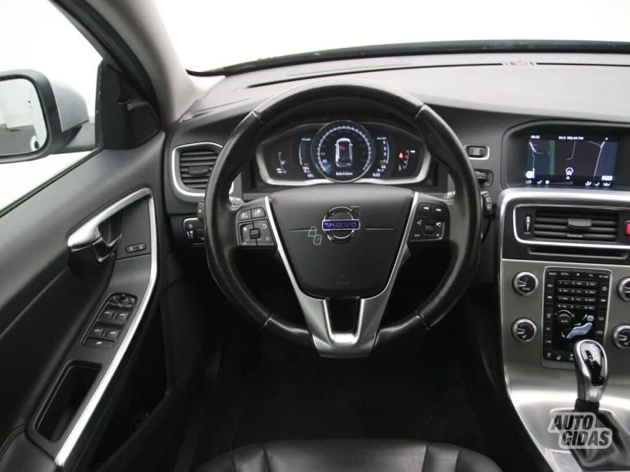 Grey Volvo V60 2016 in Vilnius, with an engine capacity of 2.00 L and mileage of 192 thousand km for 11499 €, photo 18 on AUTOMOTO.COM.LV
