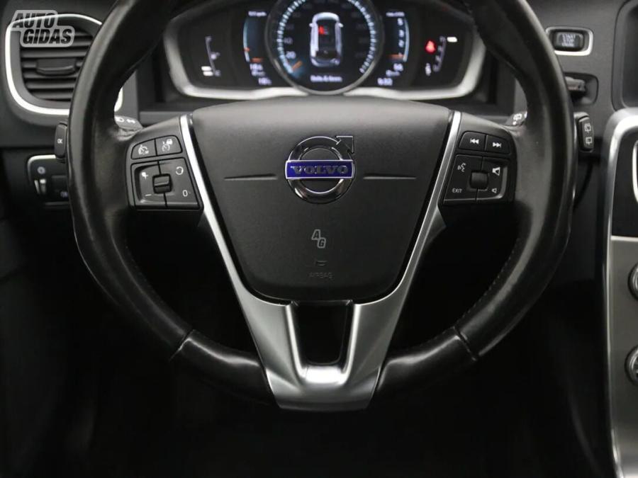 Grey Volvo V60 2016 in Vilnius, with an engine capacity of 2.00 L and mileage of 192 thousand km for 11499 €, photo 19 on AUTOMOTO.COM.LV