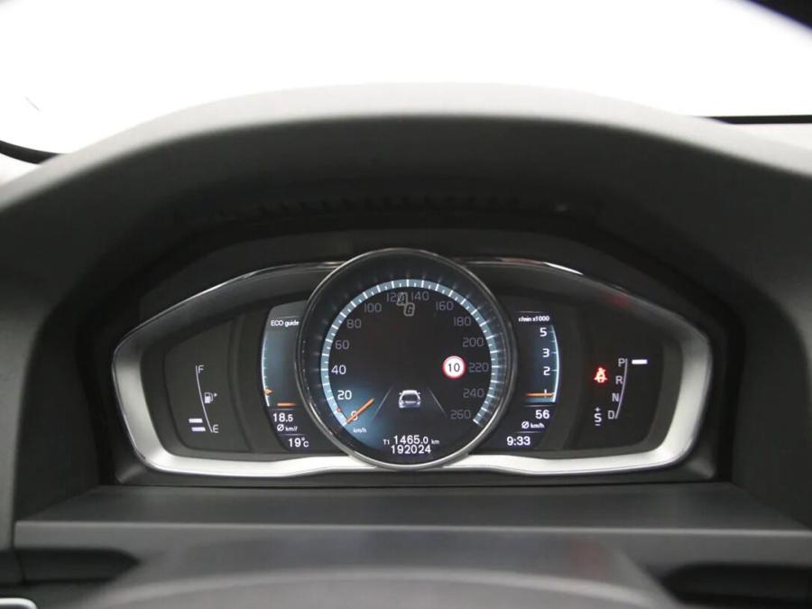 Grey Volvo V60 2016 in Vilnius, with an engine capacity of 2.00 L and mileage of 192 thousand km for 11499 €, photo 20 on AUTOMOTO.COM.LV