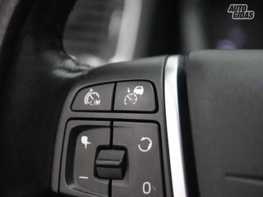 Grey Volvo V60 2016 in Vilnius, with an engine capacity of 2.00 L and mileage of 192 thousand km for 11499 €, photo 33 on AUTOMOTO.COM.LV
