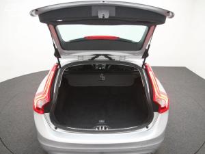 Grey Volvo V60 2016 in Vilnius, with an engine capacity of 2.00 L and mileage of 192 thousand km for 11499 €, photo 37 on AUTOMOTO.COM.LV