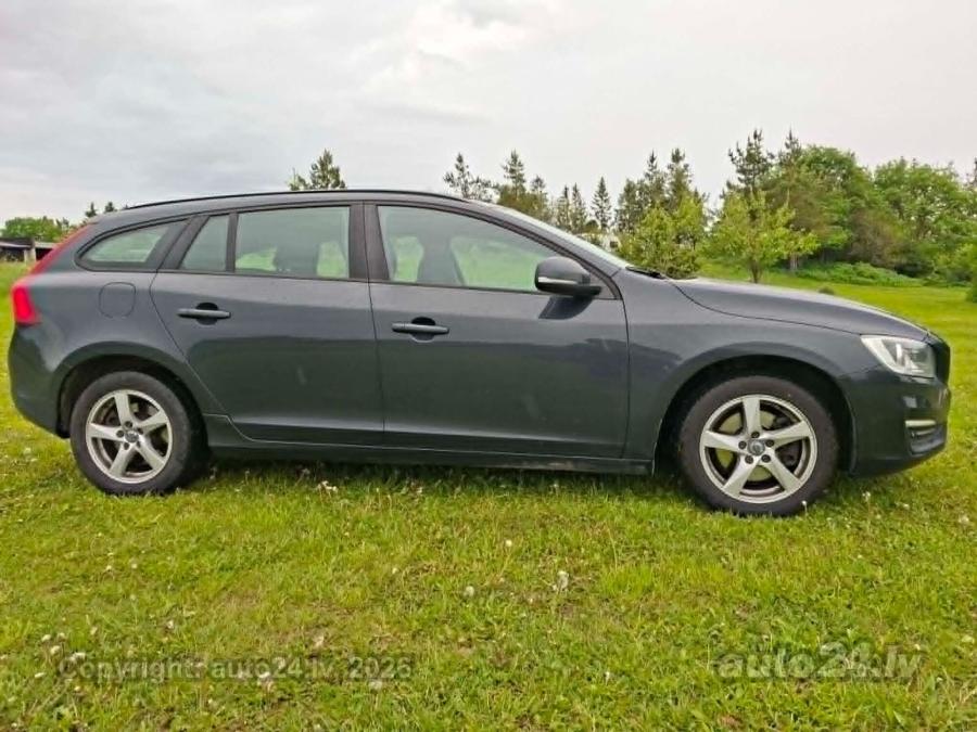 Pelēks Volvo V60 2016 Rakvere, ar dzinēja tilpumu 2.00 L un nobraukumu 275 tūkst. km par 7500 €, foto 3 vietnē AUTOMOTO.COM.LV