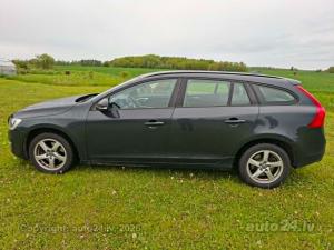 Pelēks Volvo V60 2016 Rakvere, ar dzinēja tilpumu 2.00 L un nobraukumu 275 tūkst. km par 7500 €, foto 4 vietnē AUTOMOTO.COM.LV