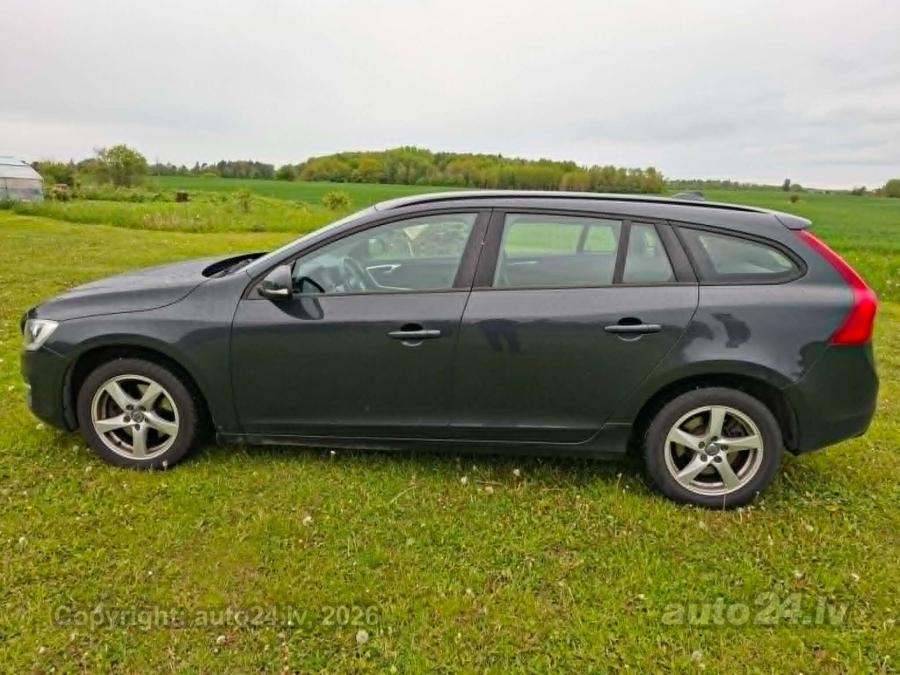 Pelēks Volvo V60 2016 Rakvere, ar dzinēja tilpumu 2.00 L un nobraukumu 275 tūkst. km par 7500 €, foto 4 vietnē AUTOMOTO.COM.LV