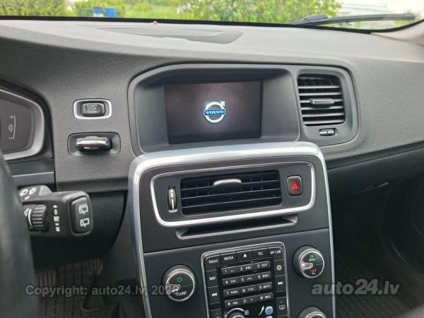 Grey Volvo V60 2016 in Rakvere, with an engine capacity of 2.00 L and mileage of 275 thousand km for 7500 €, photo 7 on AUTOMOTO.COM.LV