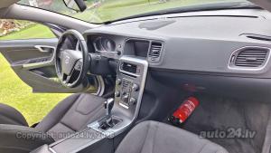 Pelēks Volvo V60 2016 Rakvere, ar dzinēja tilpumu 2.00 L un nobraukumu 275 tūkst. km par 7500 €, foto 9 vietnē AUTOMOTO.COM.LV