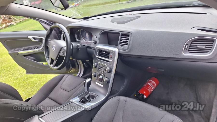 Pelēks Volvo V60 2016 Rakvere, ar dzinēja tilpumu 2.00 L un nobraukumu 275 tūkst. km par 7500 €, foto 9 vietnē AUTOMOTO.COM.LV
