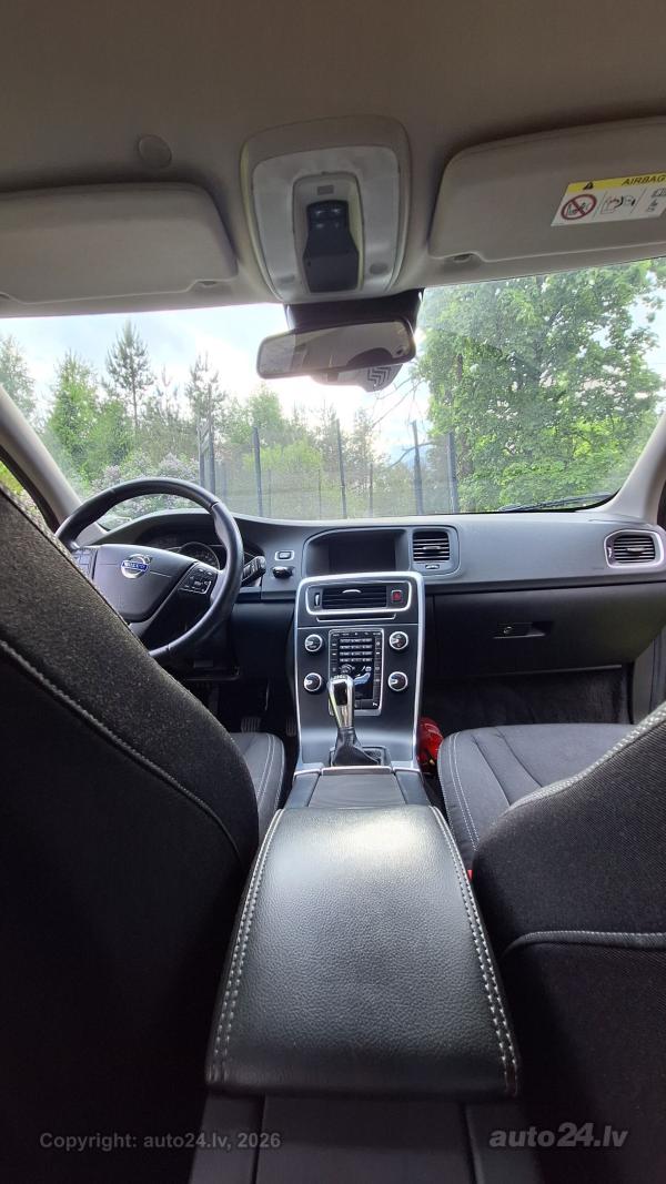 Grey Volvo V60 2016 in Rakvere, with an engine capacity of 2.00 L and mileage of 275 thousand km for 7500 €, photo 9 on AUTOMOTO.COM.LV