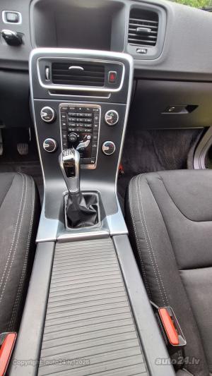Pelēks Volvo V60 2016 Rakvere, ar dzinēja tilpumu 2.00 L un nobraukumu 275 tūkst. km par 7500 €, foto 12 vietnē AUTOMOTO.COM.LV